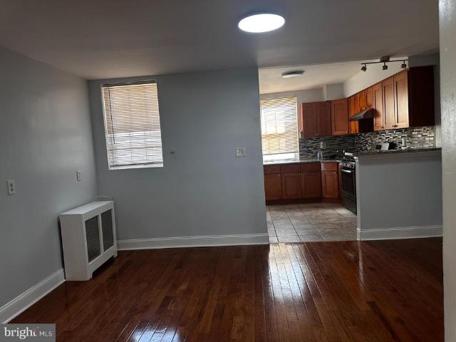 574 E Cheltenham Avenue