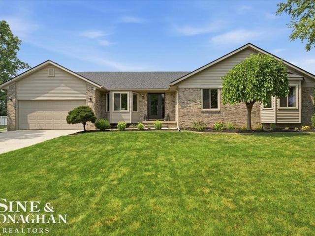 574 Kelli Ave, Marysville, MI 48040
