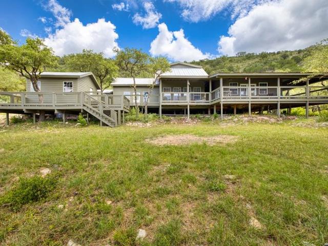 574 N Saddle Mountain Rd, Leakey, TX 78873