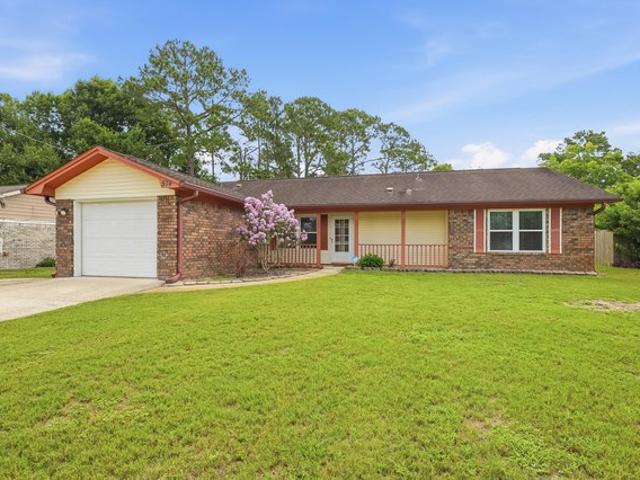 574 Peppertree Ln, Pensacola, FL 32506