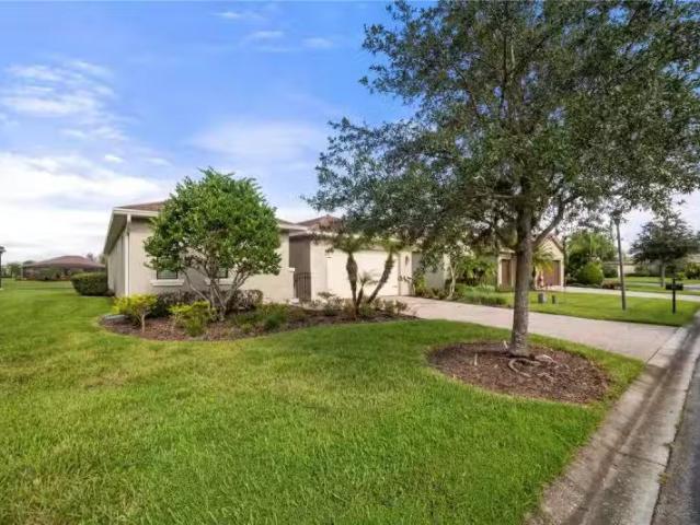 574 VILLA PARK RD, KISSIMMEE, FL 34759 Single Family Residence.