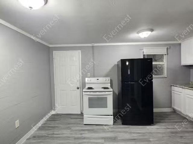 57548152 1087 Jessamine St