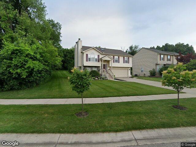 5754 Lockwood Dr, Waterford, MI 48329