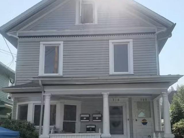 57550590 310 High St