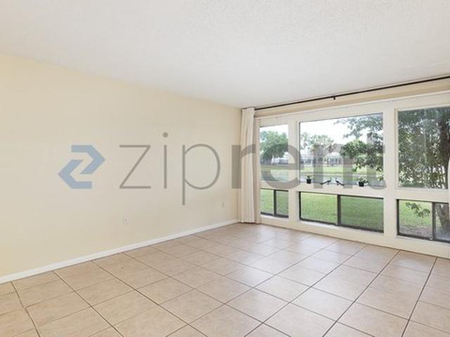 5755 Peregrine Ave, Orlando, FL 32819