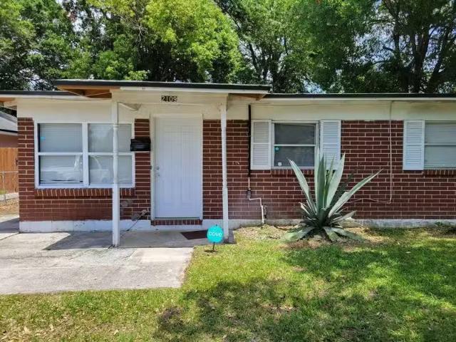 57562162 2109 W 13th St