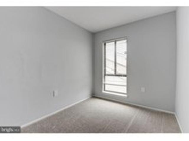 5756 Village Green Dr Apt G, Alexandria, VA 22309