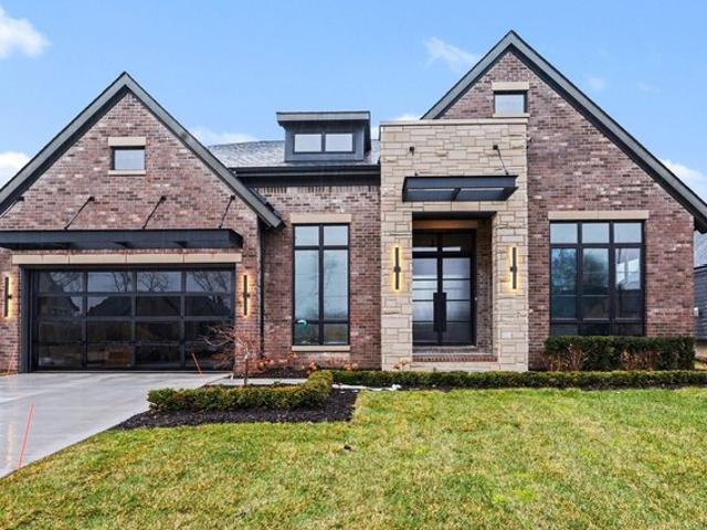 57572 Meadowridge Dr, Washington, MI 48094