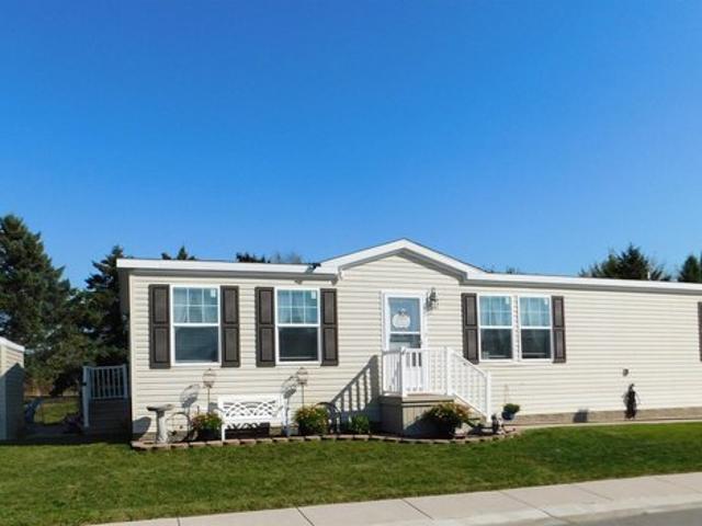 57574 Sawyer Ct, Lenox, MI 48048