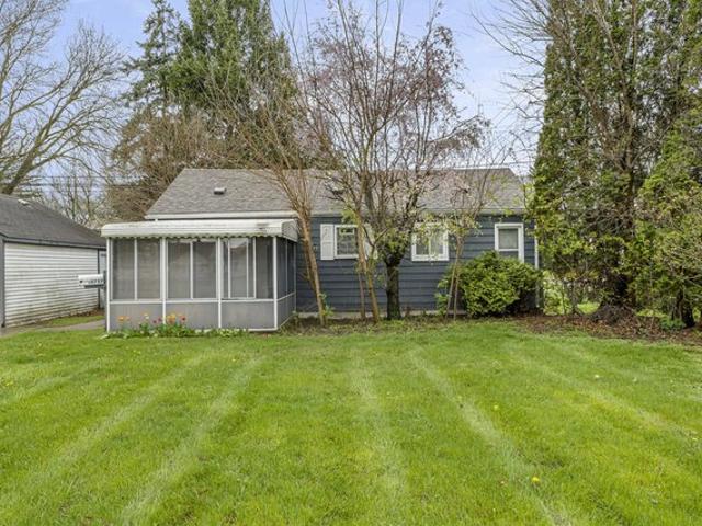 5757 Arcola St, Garden City, MI 48135