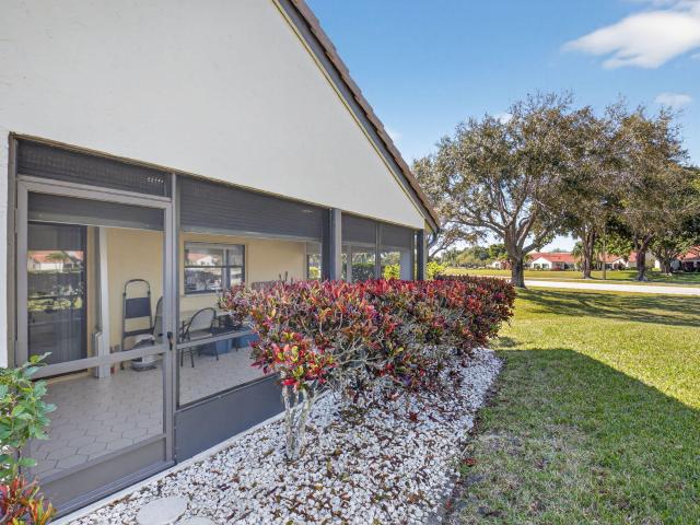 5750 Parkwalk Cir E, Boynton Beach, FL 33472 | MLS #R11165