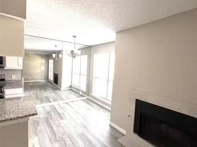 5750 Phoenix Dr #15, Dallas, TX 75231