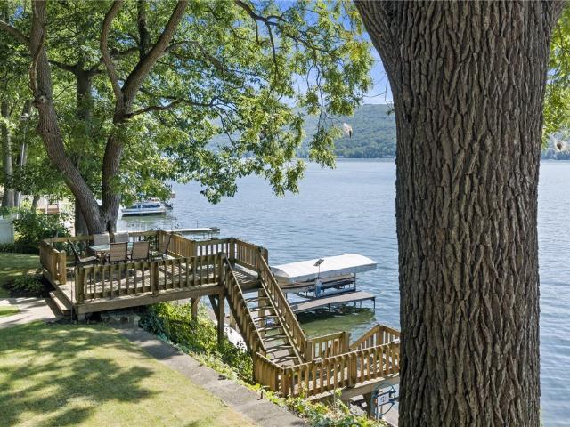 5750 Willow Beach