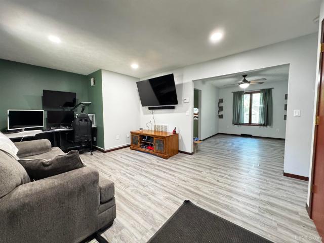 5751 Pine 0.25 Street