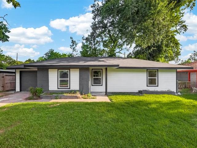 5751 Thrush Dr, Houston, TX 77033