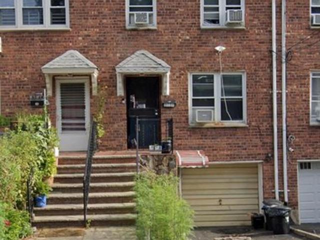 5751 Van Doren St, Corona, NY 11368
