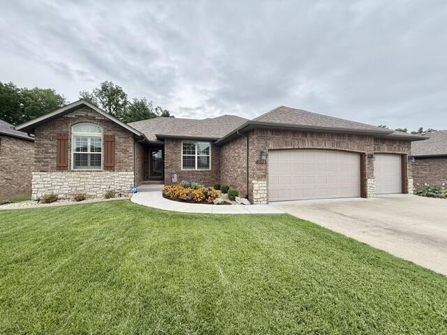 5752 S Winsor Dr, Battlefield, MO 65619