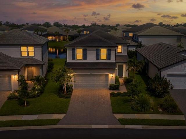 5752 Silverside Pine Ct, Bradenton, FL 34211