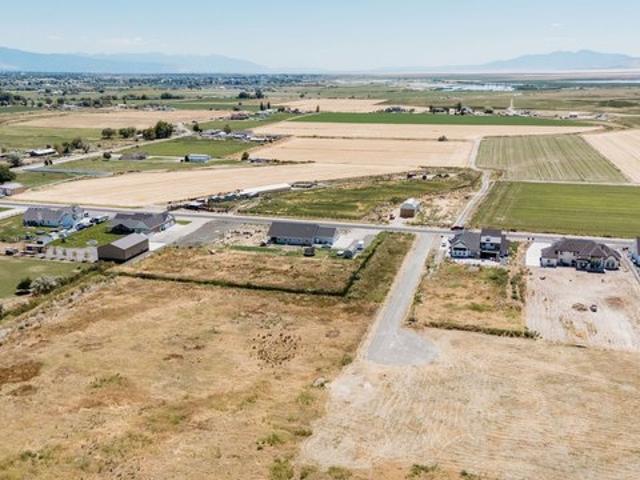 5752 W 2425 N Unit 4, Hooper, UT 84315