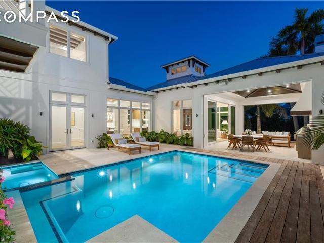 575 13th Ave S, Naples, FL