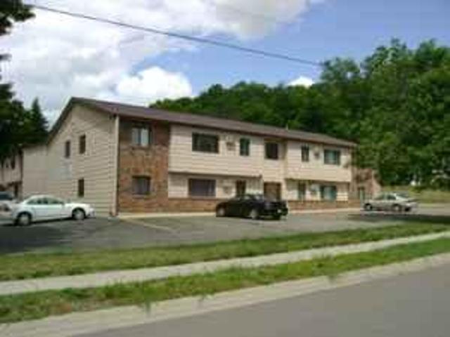 $575 / 2br Available in July Mankato