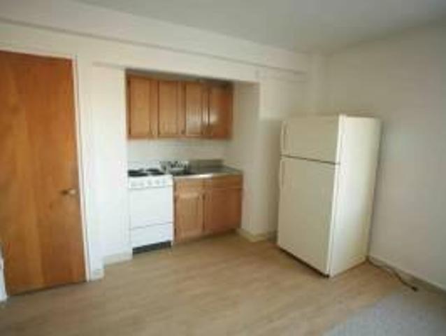$575 / 500ft² *Great Studio*Park Ave / East Ave area *heat included* Goodman St. near East Ave. map