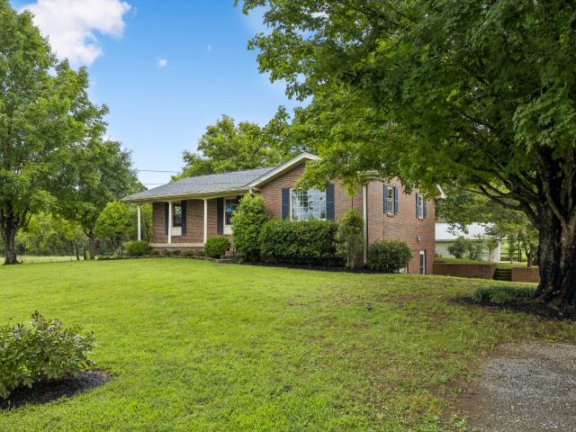 575 Centerville Rd