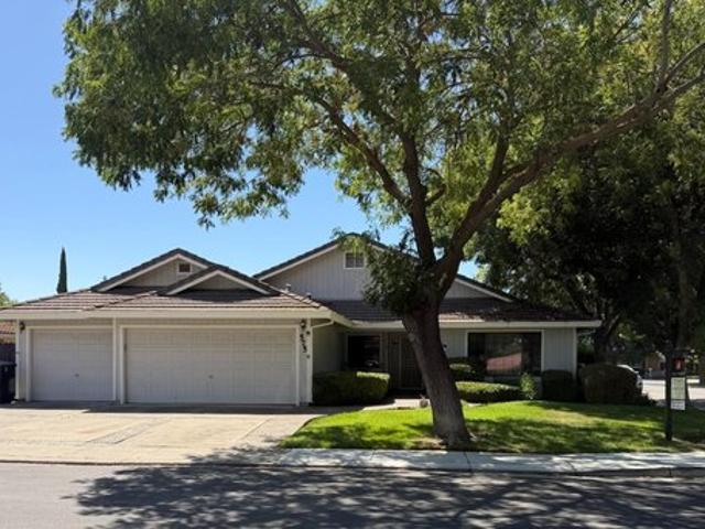 575 Amberina Dr, Patterson, CA 95363