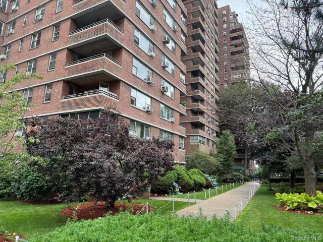 575 Grand Street E1505