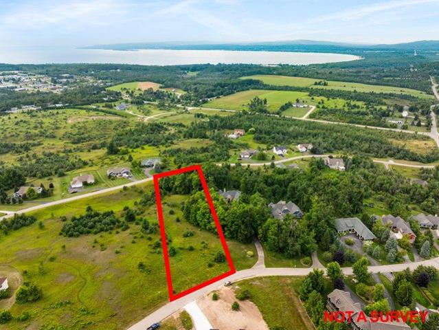 575 Harbor View Ln, Petoskey, MI 49770