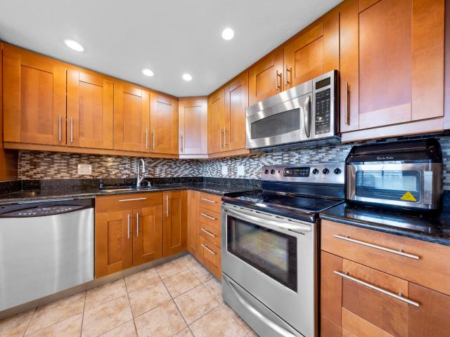 575 Oaks Ln, Unit 1009, Pompano Beach, FL 33069 | MLS #B26009 | Compass