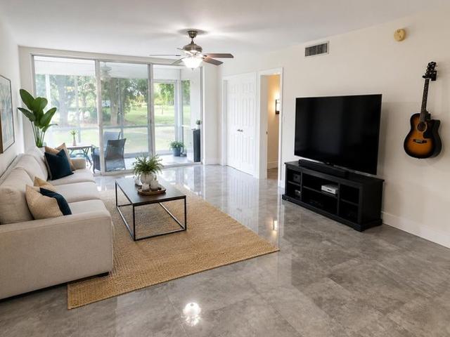 575 Oaks Ln Apt 109, Pompano Beach, FL 33069