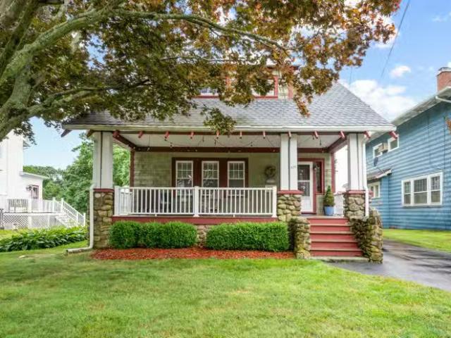 575 OCEAN AVE, NEW LONDON, CT 06320 Single Family Residence Fo.