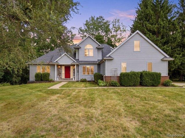 575 Lakes Edge Dr, Oxford Vlg, MI 48371