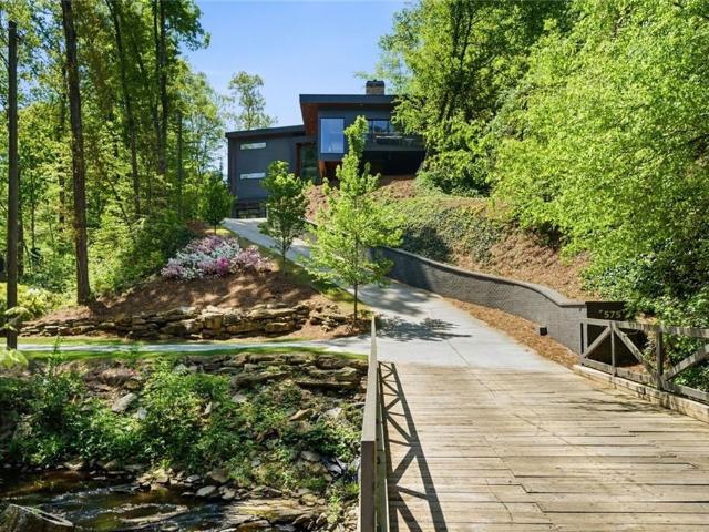 575 Mountain Way NE, Atlanta, GA 30342 | MLS #7758