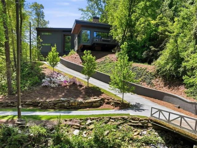 575 Mountain Way NE