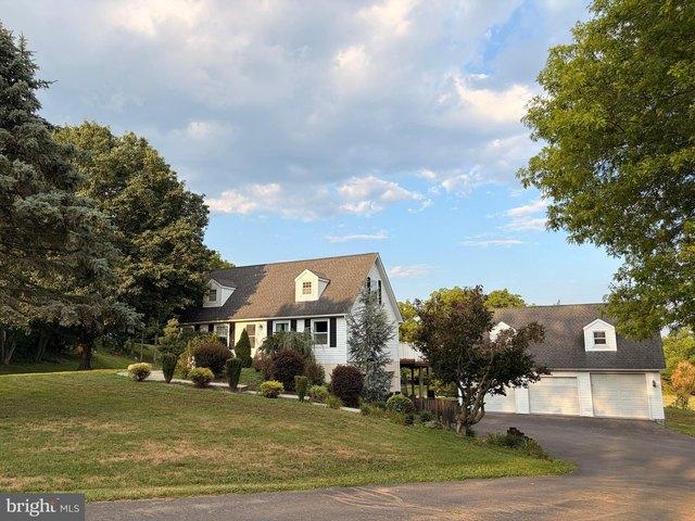 575 Mull Ave, Leesport, PA 19533