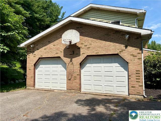 575 N Hokendauqua Drive
