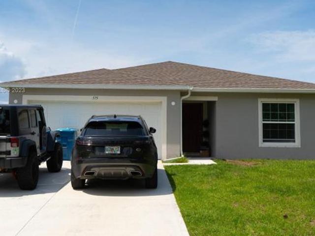 575 Paigo St SE, Palm Bay, FL 32909