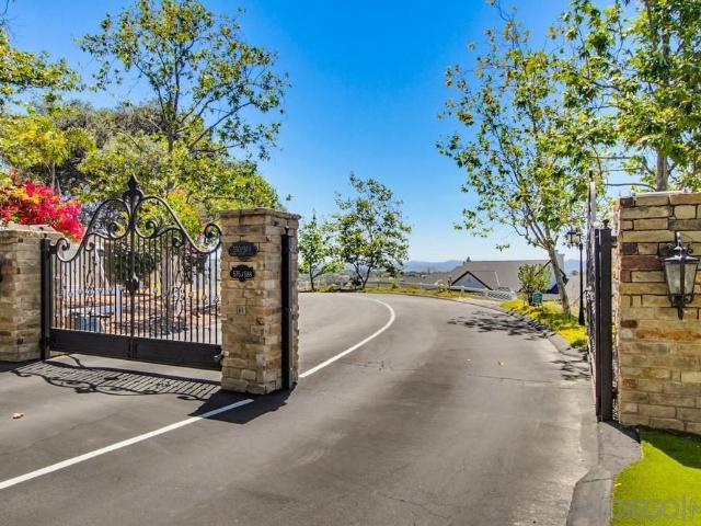 575 Twin Country Lane