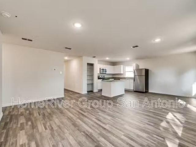 57644172 2415 Mcnutt St