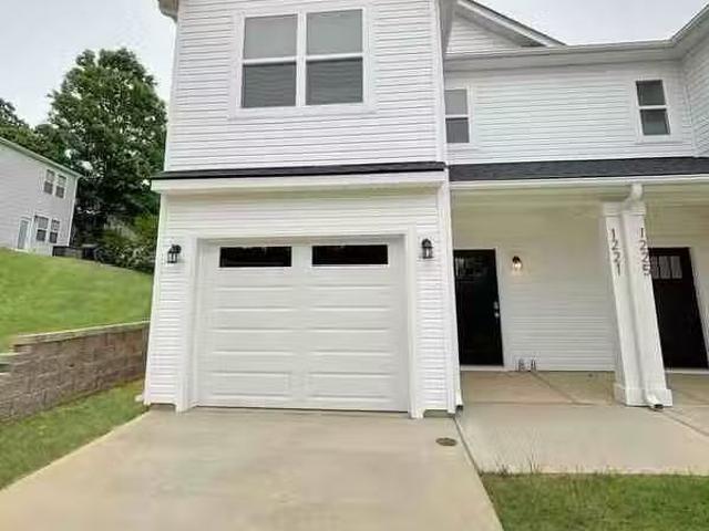 57652467 1221 Marble St