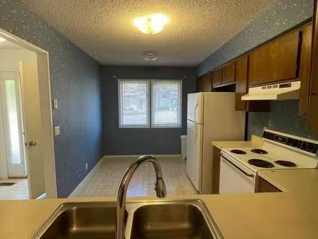 57670328 16 Lindsay Ln