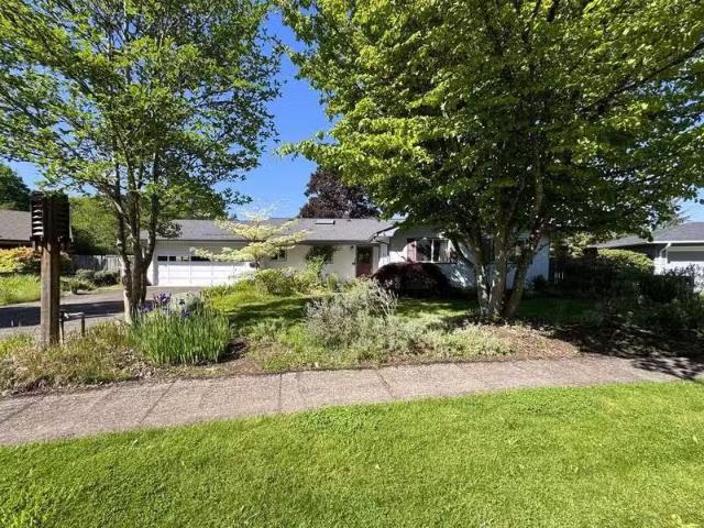 57675575 1062 Woodside Dr