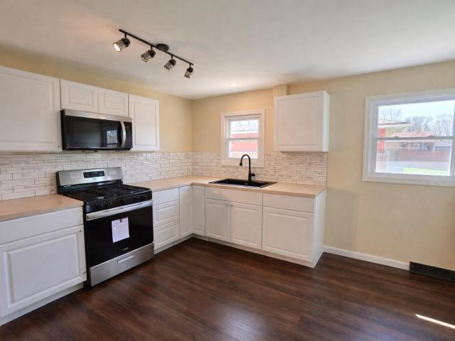 5768 Roosevelt Pl, Merrillville, IN 46410 | MLS #836269