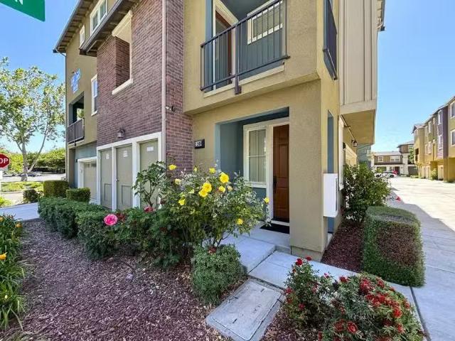 57698859 1200 Creekside Way