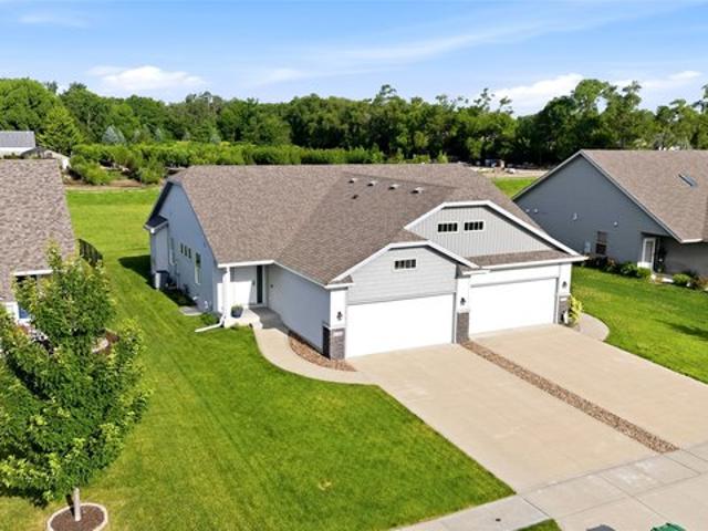 5760 NW 50th St, Johnston, IA 50131
