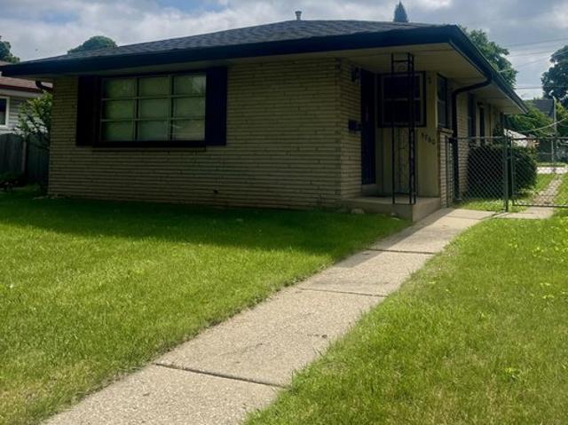 5760 N 93rd St, Milwaukee, WI 53225