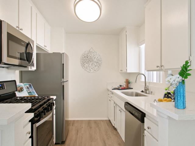 5760 Laurel Canyon Apartments
