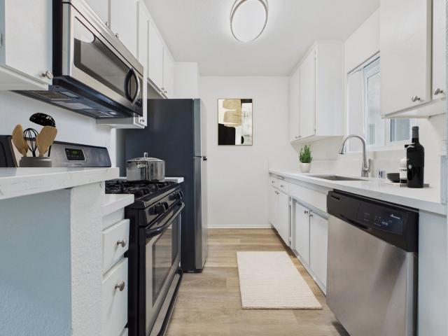5760 Laurel Canyon Apartments